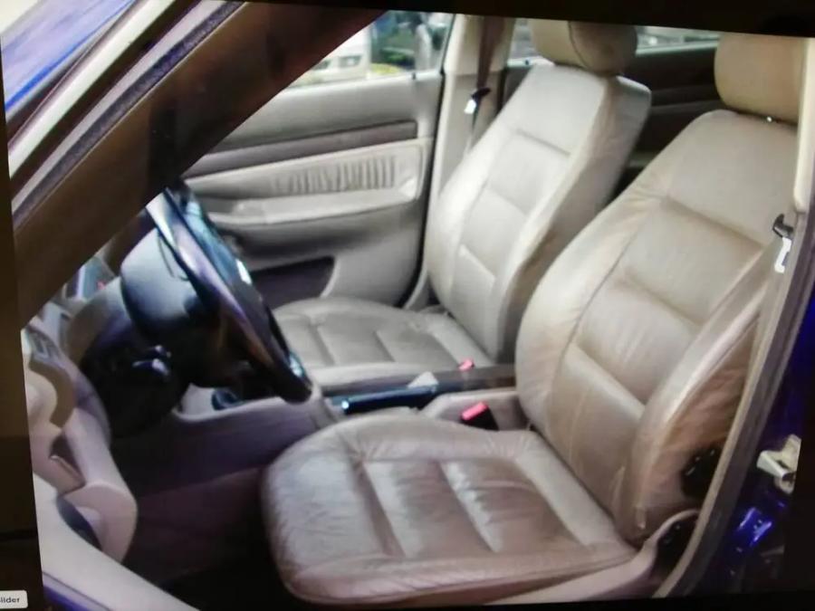Blue Audi A4 1998 in Saldus, with an engine capacity of 1.60 L and mileage of 155 thousand km for 1900 €, photo 8 on AUTOMOTO.COM.LV