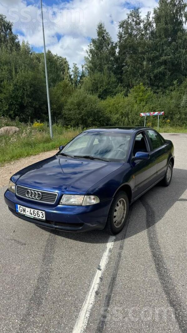 Zils Audi A4 1998 Tukums, ar dzinēja tilpumu 1.60 L un nobraukumu 266 tūkst. km par 1100 €, foto 1 vietnē AUTOMOTO.COM.LV