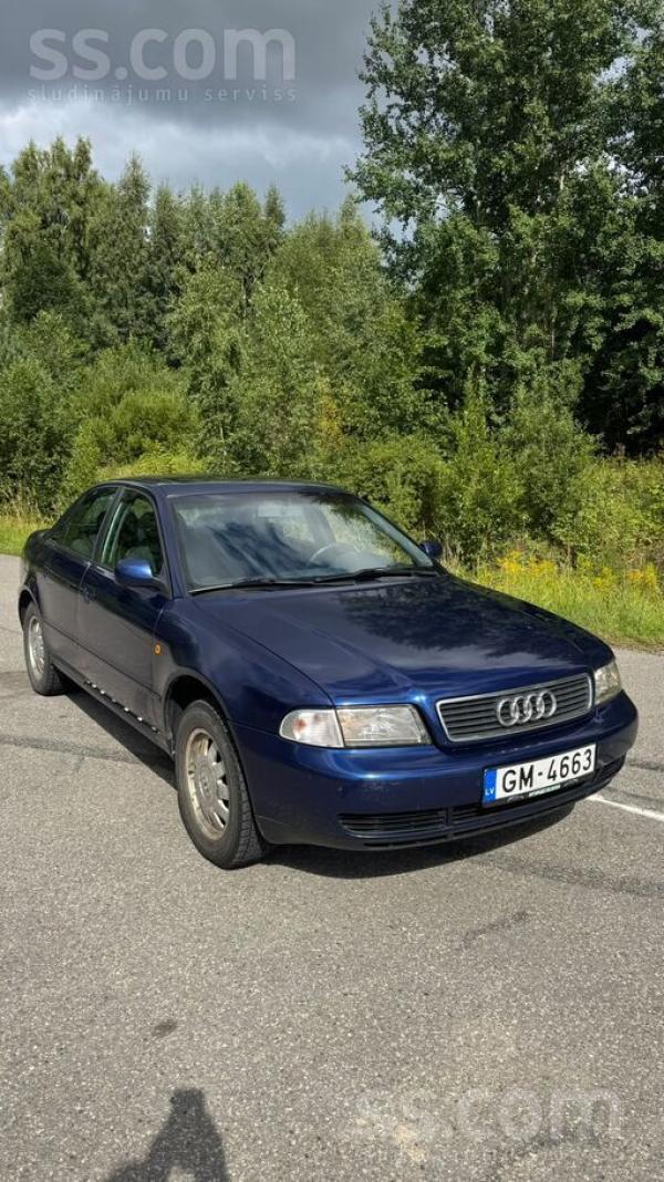 Zils Audi A4 1998 Tukums, ar dzinēja tilpumu 1.60 L un nobraukumu 266 tūkst. km par 1100 €, foto 2 vietnē AUTOMOTO.COM.LV