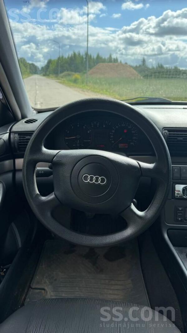 Zils Audi A4 1998 Tukums, ar dzinēja tilpumu 1.60 L un nobraukumu 266 tūkst. km par 1100 €, foto 5 vietnē AUTOMOTO.COM.LV