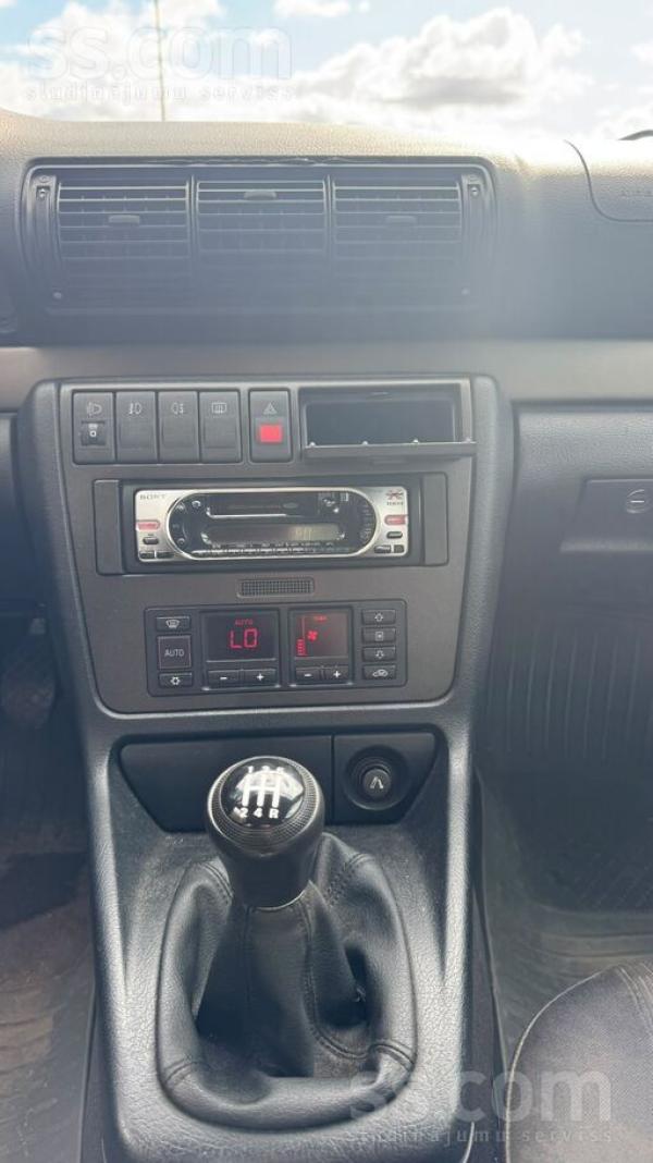 Zils Audi A4 1998 Tukums, ar dzinēja tilpumu 1.60 L un nobraukumu 266 tūkst. km par 1100 €, foto 6 vietnē AUTOMOTO.COM.LV