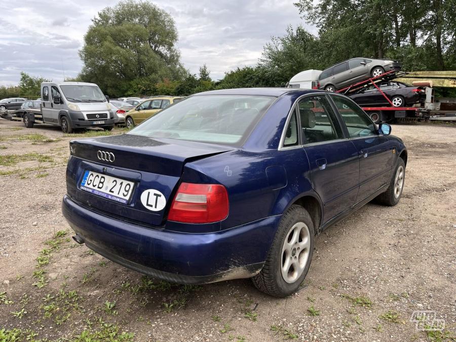 Blue Audi A4 1998 in Vilkaviskis, with an engine capacity of 1.60 L and mileage of 230 thousand km for 370 €, photo 4 on AUTOMOTO.COM.LV