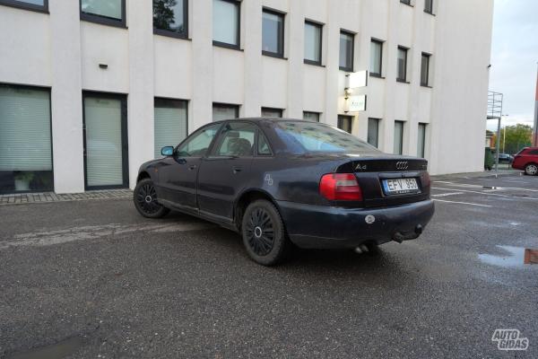 Ауди А4 1998 в Каунас на AUTOMOTO.COM.LV Синий Ауди А4 1998 в Каунас, объемом двигателя 1.90 л и пробегом 325 тыс. км за 650 €, фото 1 на AUTOMOTO.COM.LV