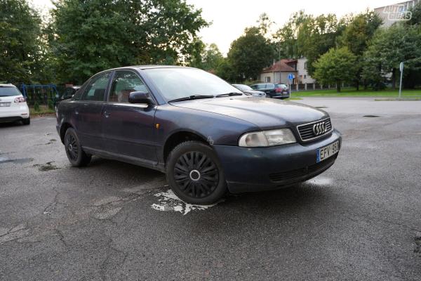 Ауди А4 1998 в Каунас на AUTOMOTO.COM.LV Синий Ауди А4 1998 в Каунас, объемом двигателя 1.90 л и пробегом 325 тыс. км за 650 €, фото 4 на AUTOMOTO.COM.LV