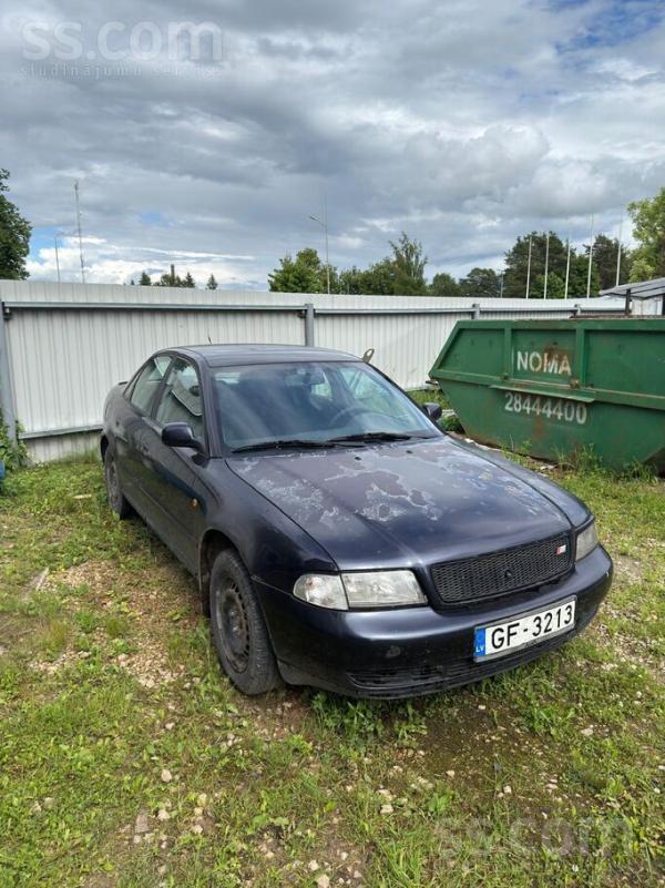 Zils Audi A4 1998 Jēkabpils, ar dzinēja tilpumu 1.60 L un nobraukumu 341 tūkst. km par 400 €, foto 1 vietnē AUTOMOTO.COM.LV