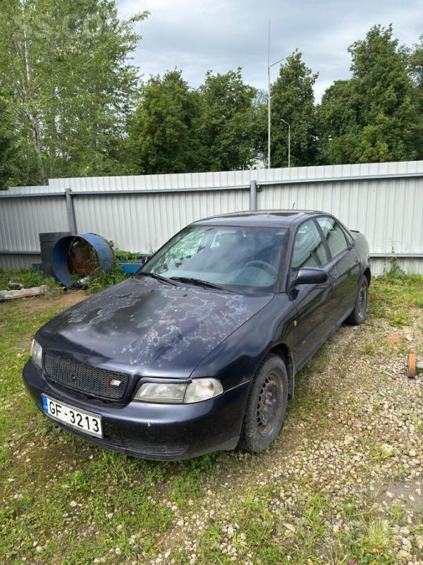 Zils Audi A4 1998 Jēkabpils, ar dzinēja tilpumu 1.60 L un nobraukumu 341 tūkst. km par 400 €, foto 3 vietnē AUTOMOTO.COM.LV