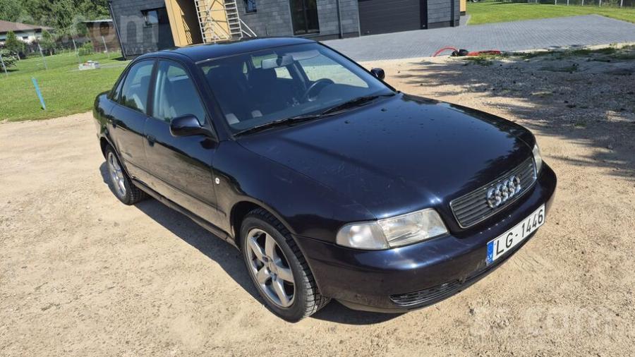 Zils Audi A4 1999 Jelgava, ar dzinēja tilpumu 1.60 L un nobraukumu 250 tūkst. km par 1000 €, foto 3 vietnē AUTOMOTO.COM.LV