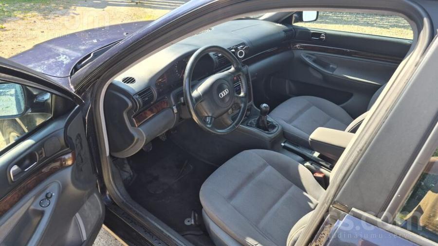 Zils Audi A4 1999 Jelgava, ar dzinēja tilpumu 1.60 L un nobraukumu 250 tūkst. km par 1000 €, foto 6 vietnē AUTOMOTO.COM.LV