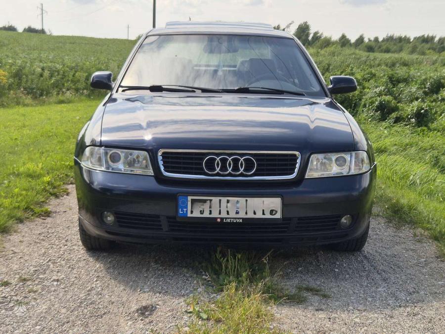 Zils Audi A4 1999 Biržai, ar dzinēja tilpumu 1.60 L un nobraukumu 189 tūkst. km par 1000 €, foto 1 vietnē AUTOMOTO.COM.LV