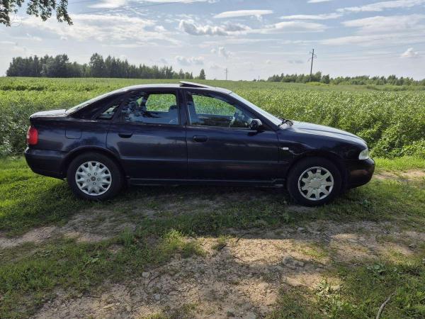 Blue Audi A4 1999 in Birzai, with an engine capacity of 1.60 L and mileage of 189 thousand km for 1000 €, photo 3 on AUTOMOTO.COM.LV