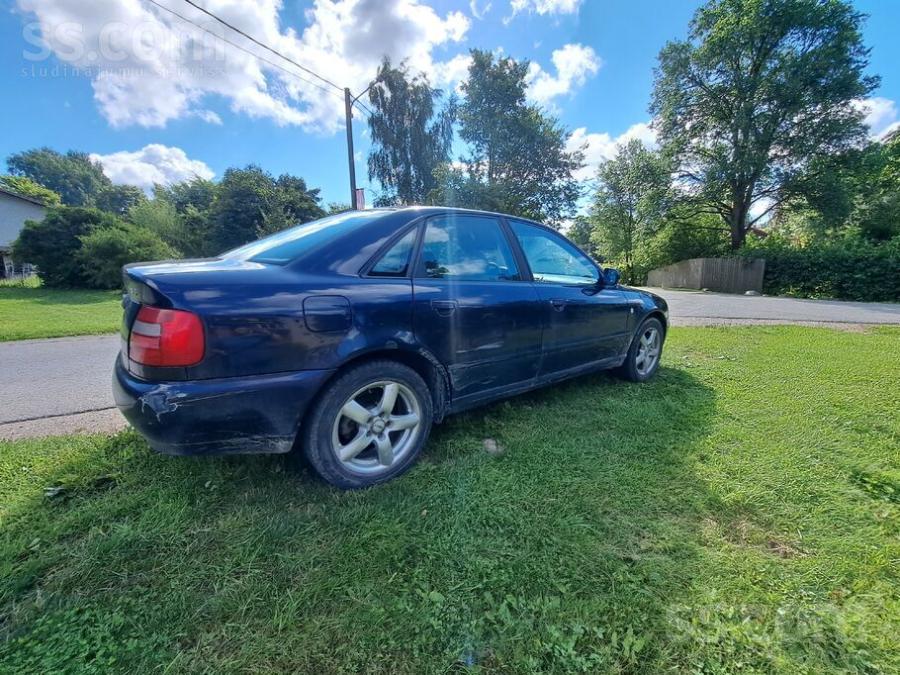 Blue Audi A4 1999 in Ogre, with an engine capacity of 1.60 L and mileage of 251 thousand km for 1000 €, photo 6 on AUTOMOTO.COM.LV