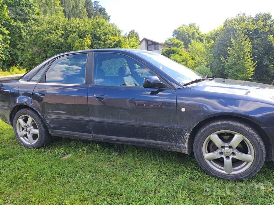 Blue Audi A4 1999 in Ogre, with an engine capacity of 1.60 L and mileage of 251 thousand km for 1000 €, photo 7 on AUTOMOTO.COM.LV