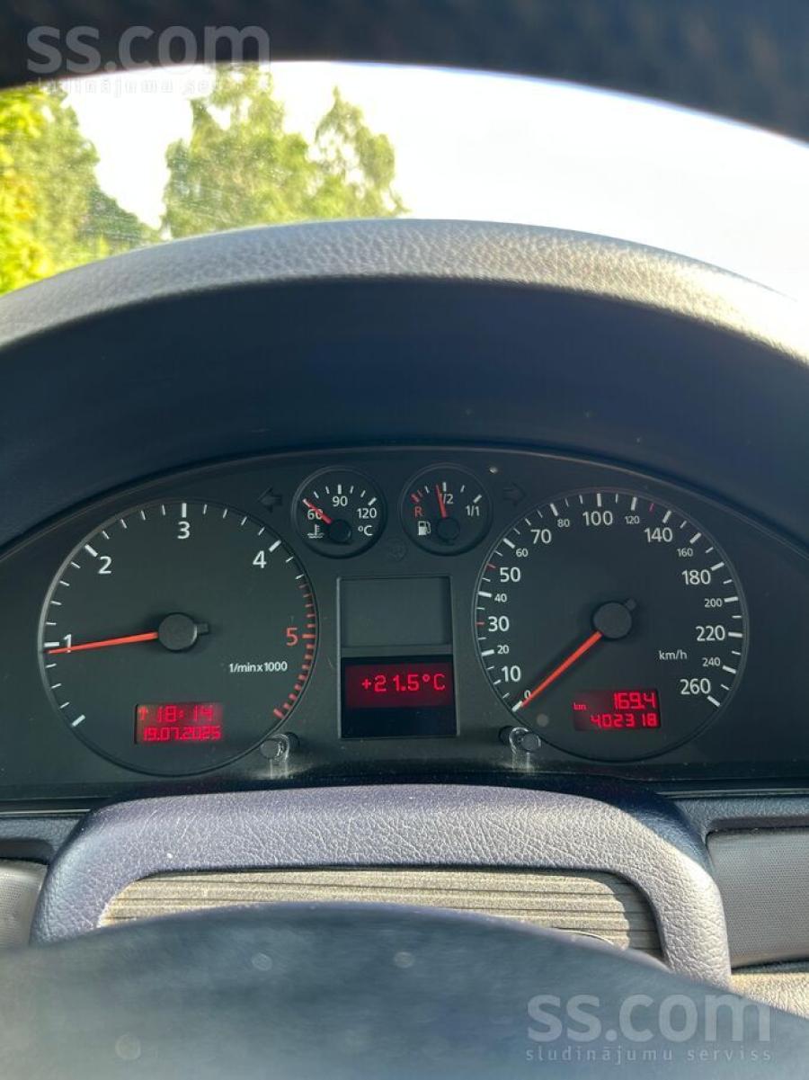 Zils Audi A4 2000 Liepāja, ar dzinēja tilpumu 1.90 L un nobraukumu 402 tūkst. km par 1250 €, foto 8 vietnē AUTOMOTO.COM.LV