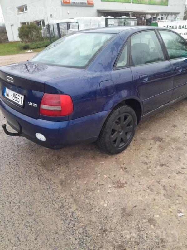 Zils Audi A4 2000 Jelgava, ar dzinēja tilpumu 1.90 L un nobraukumu 381 tūkst. km par 1200 €, foto 4 vietnē AUTOMOTO.COM.LV