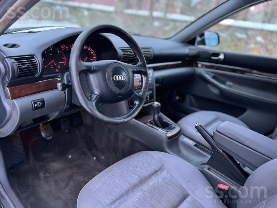 Zils Audi A4 2000 Jelgava, ar dzinēja tilpumu 1.90 L un nobraukumu 428 tūkst. km par 1650 €, foto 12 vietnē AUTOMOTO.COM.LV