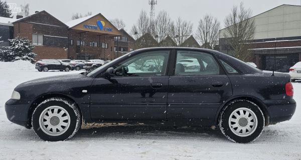 Zils Audi A4 2000 Trakai, ar dzinēja tilpumu 1.90 L un nobraukumu 296 tūkst. km par 999 €, foto 9 vietnē AUTOMOTO.COM.LV