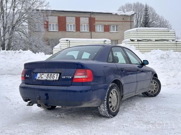 Синий Ауди А4 2000 в Тукумс, объемом двигателя 1.90 л и пробегом 460 тыс. км за 1050 €, фото 3 на AUTOMOTO.COM.LV