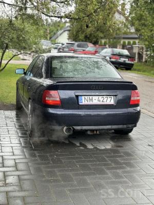 Blue Audi A4 2000 in Riga, with an engine capacity of 1.80 L and mileage of 278 thousand km for 3750 €, photo 4 on AUTOMOTO.COM.LV