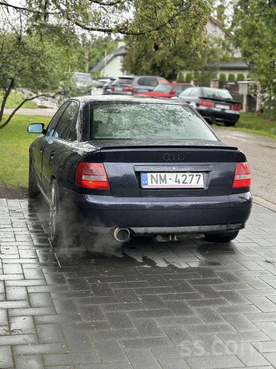 Blue Audi A4 2000 in Riga, with an engine capacity of 1.80 L and mileage of 278 thousand km for 3750 €, photo 4 on AUTOMOTO.COM.LV