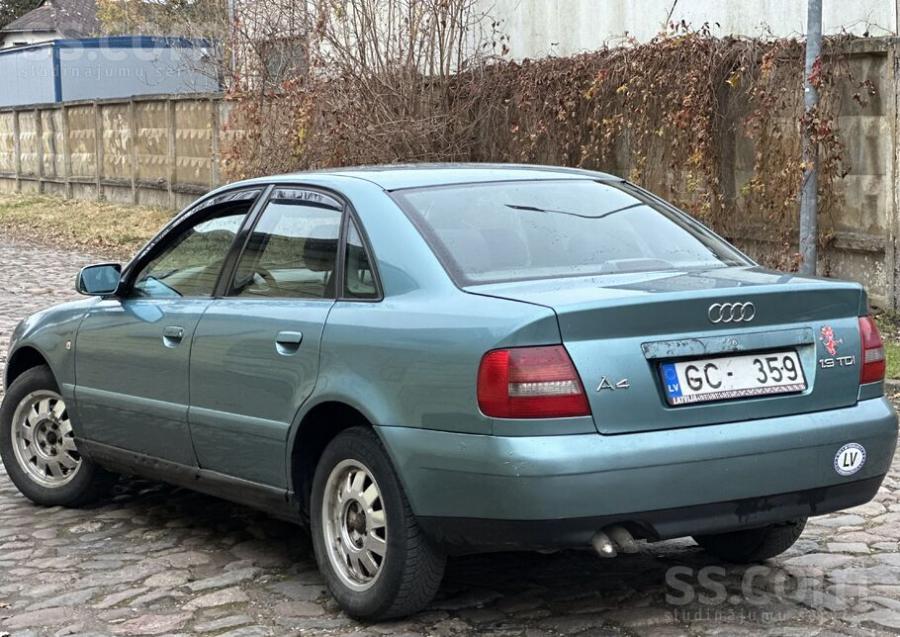Синий Ауди А4 2000 в Елгава, объемом двигателя 1.90 л и пробегом 445 тыс. км за 900 €, фото 5 на AUTOMOTO.COM.LV