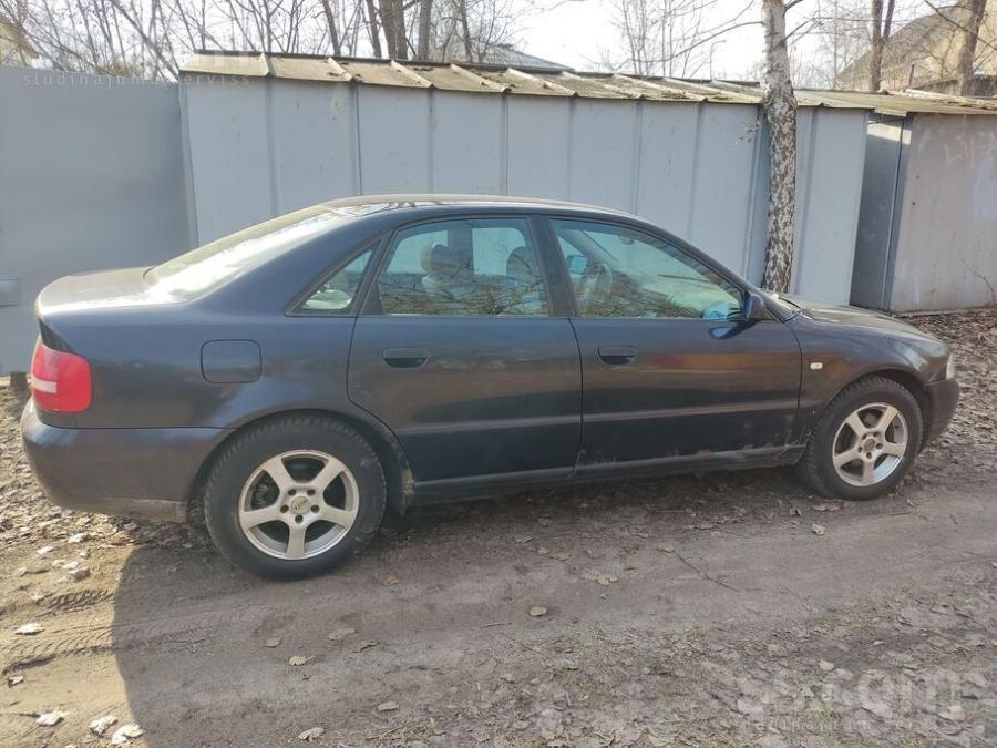 Синий Ауди А4 2000 в Рига, объемом двигателя 1.80 л и пробегом 283 тыс. км за 1300 €, фото 12 на AUTOMOTO.COM.LV