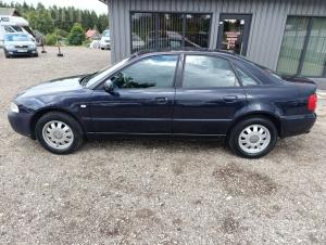 Blue Audi A4 2000 in Valmiera, with an engine capacity of 1.60 L and mileage of 327 thousand km for 1250 €, photo 3 on AUTOMOTO.COM.LV