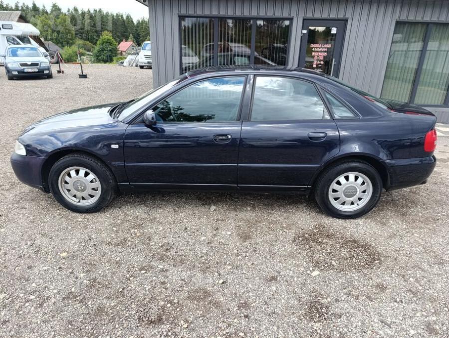 Blue Audi A4 2000 in Valmiera, with an engine capacity of 1.60 L and mileage of 327 thousand km for 1250 €, photo 3 on AUTOMOTO.COM.LV