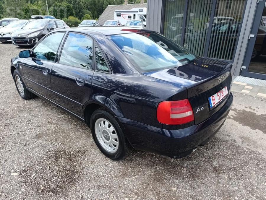 Blue Audi A4 2000 in Valmiera, with an engine capacity of 1.60 L and mileage of 327 thousand km for 1250 €, photo 4 on AUTOMOTO.COM.LV