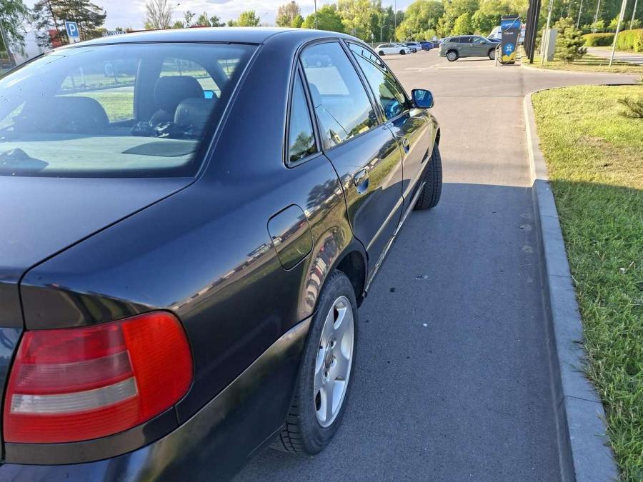 Zils Audi A4 2000 Palanga, ar dzinēja tilpumu 1.60 L un nobraukumu 210 tūkst. km par 1500 €, foto 1 vietnē AUTOMOTO.COM.LV
