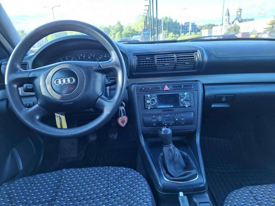 Zils Audi A4 2000 Palanga, ar dzinēja tilpumu 1.60 L un nobraukumu 210 tūkst. km par 1500 €, foto 5 vietnē AUTOMOTO.COM.LV