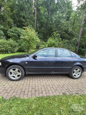Zils Audi A4 2000 Viļņa, ar dzinēja tilpumu 1.90 L un nobraukumu 270 tūkst. km par 1200 €, foto 5 vietnē AUTOMOTO.COM.LV