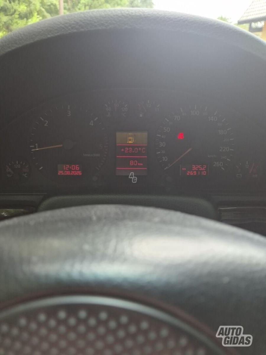 Zils Audi A4 2000 Viļņa, ar dzinēja tilpumu 1.90 L un nobraukumu 270 tūkst. km par 1200 €, foto 8 vietnē AUTOMOTO.COM.LV