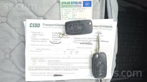 Zils Audi A4 2001 Daugavpils, ar dzinēja tilpumu 2.00 L un nobraukumu 267 tūkst. km par 1200 €, foto 5 vietnē AUTOMOTO.COM.LV