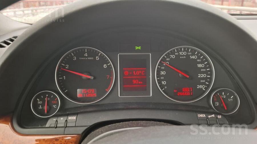 Zils Audi A4 2001 Daugavpils, ar dzinēja tilpumu 2.00 L un nobraukumu 267 tūkst. km par 1200 €, foto 25 vietnē AUTOMOTO.COM.LV