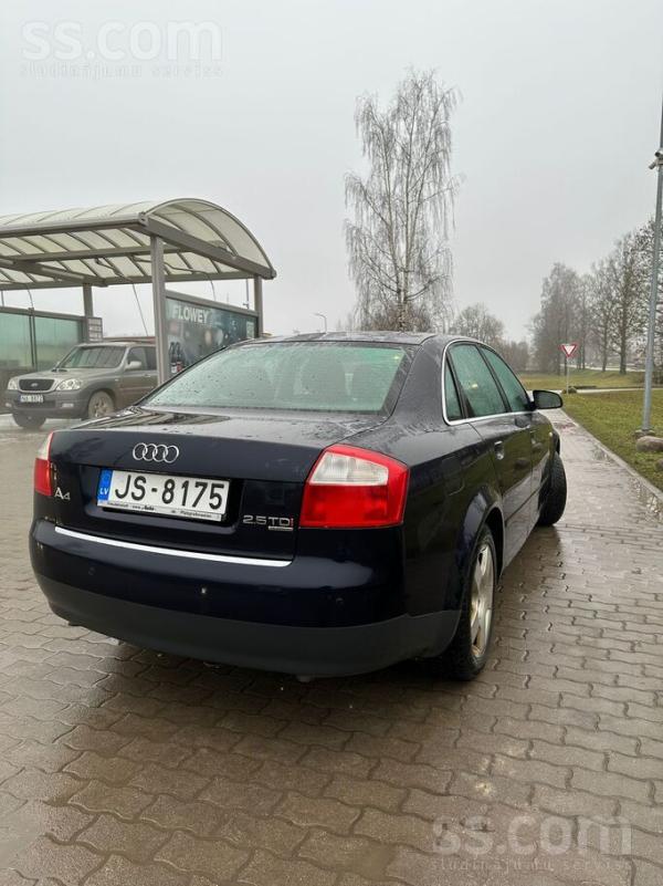 Zils Audi A4 2001 Madona, ar dzinēja tilpumu 2.50 L un nobraukumu 256 tūkst. km par 1650 €, foto 4 vietnē AUTOMOTO.COM.LV