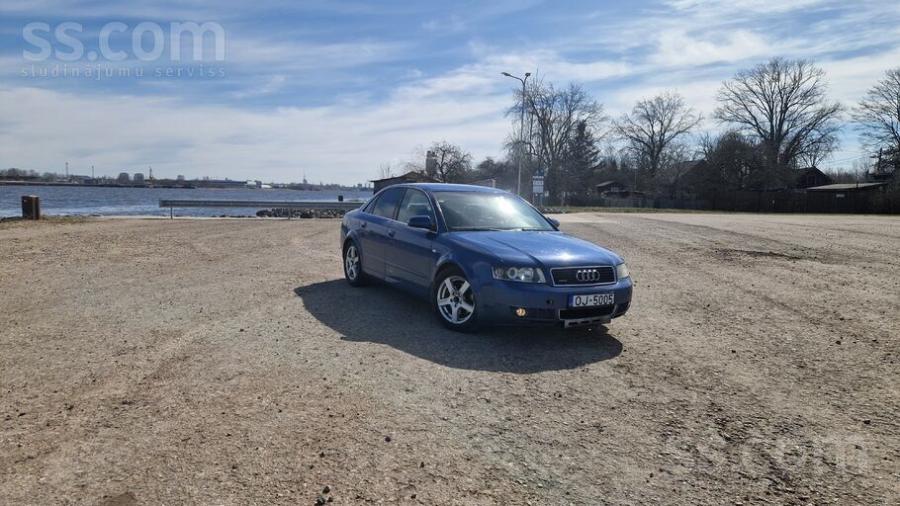 Zils Audi A4 2001 Rīga, ar dzinēja tilpumu 3.00 L un nobraukumu 292 tūkst. km par 2500 €, foto 1 vietnē AUTOMOTO.COM.LV