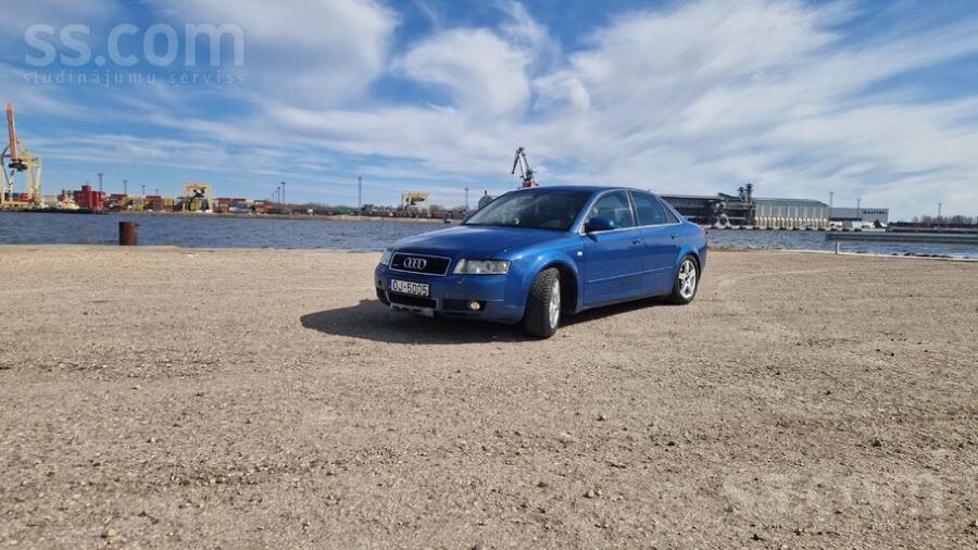 Zils Audi A4 2001 Rīga, ar dzinēja tilpumu 3.00 L un nobraukumu 292 tūkst. km par 2500 €, foto 5 vietnē AUTOMOTO.COM.LV