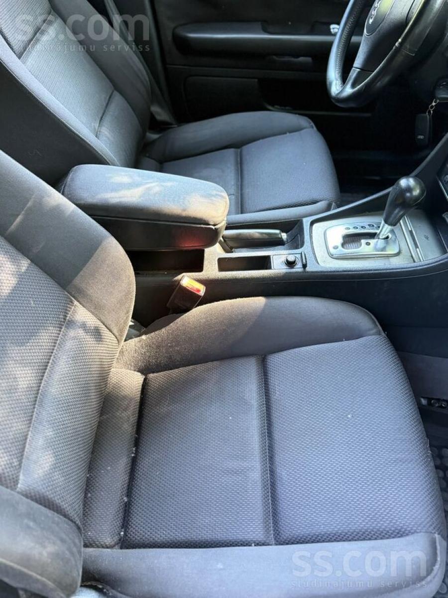 Zils Audi A4 2001 Rīga, ar dzinēja tilpumu 2.00 L un nobraukumu 233 tūkst. km par 1350 €, foto 12 vietnē AUTOMOTO.COM.LV