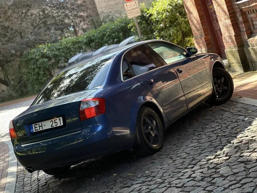 Zils Audi A4 2001 Cēsis, ar dzinēja tilpumu 2.00 L un nobraukumu 234 tūkst. km par 1290 €, foto 9 vietnē AUTOMOTO.COM.LV