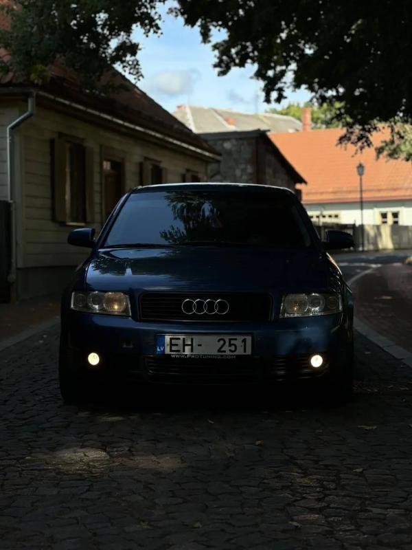Zils Audi A4 2001 Cēsis, ar dzinēja tilpumu 2.00 L un nobraukumu 234 tūkst. km par 1290 €, foto 9 vietnē AUTOMOTO.COM.LV