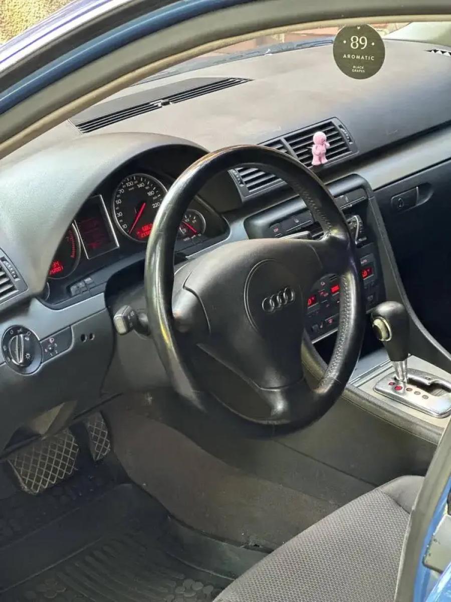 Zils Audi A4 2001 Cēsis, ar dzinēja tilpumu 2.00 L un nobraukumu 234 tūkst. km par 1290 €, foto 13 vietnē AUTOMOTO.COM.LV