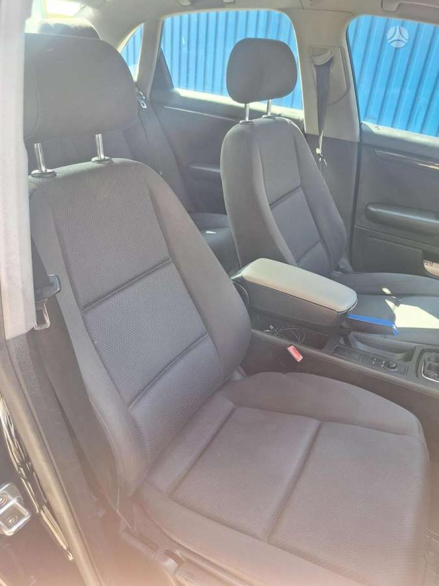 Blue Audi A4 2001 in Gargzdai, with an engine capacity of 1.98 L and mileage of 221 thousand km for 2200 €, photo 14 on AUTOMOTO.COM.LV