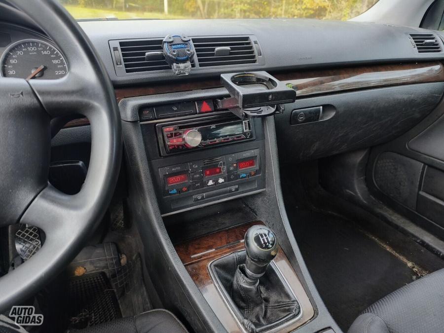 Синий Ауди А4 2001 в Вильнюс, объемом двигателя 1.90 л и пробегом 373 тыс. км за 1000 €, фото 6 на AUTOMOTO.COM.LV