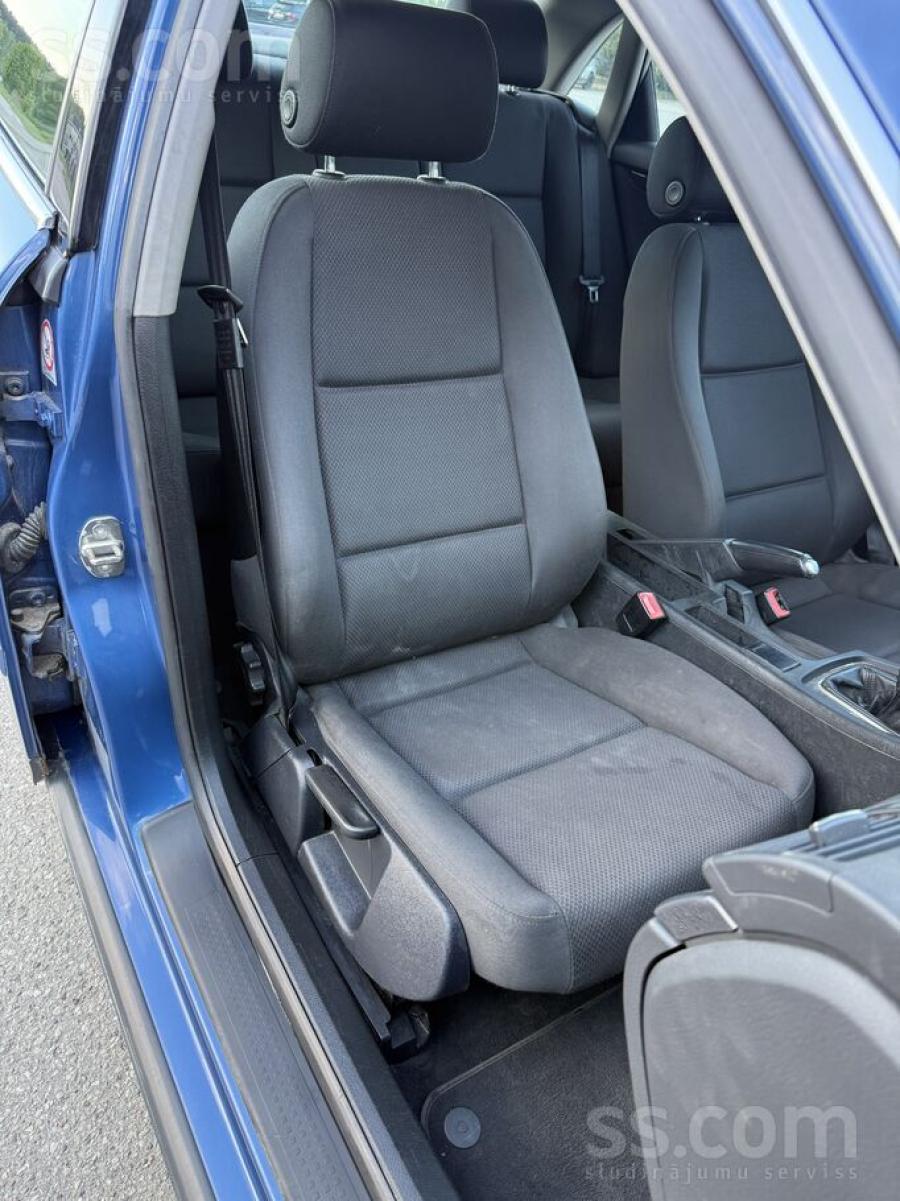 Zils Audi A4 2002 Tukums, ar dzinēja tilpumu 1.80 L un nobraukumu 183 tūkst. km par 3500 €, foto 22 vietnē AUTOMOTO.COM.LV