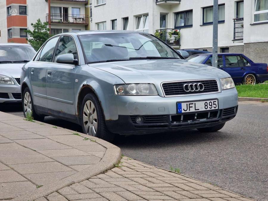 Blue Audi A4 2002 in Vilnius, with an engine capacity of 1.90 L and mileage of 251 thousand km for 950 €, photo 4 on AUTOMOTO.COM.LV
