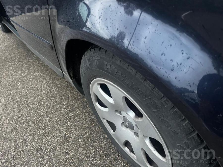Blue Audi A4 2002 in Riga, with an engine capacity of 2.00 L and mileage of 217 thousand km for 1950 €, photo 10 on AUTOMOTO.COM.LV
