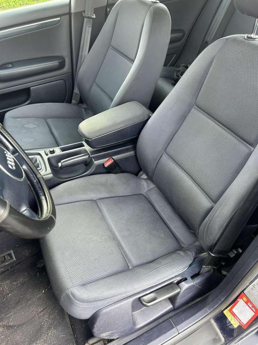 Blue Audi A4 2003 in Vilnius, with an engine capacity of 2.39 L and mileage of 262 thousand km for 850 €, photo 11 on AUTOMOTO.COM.LV