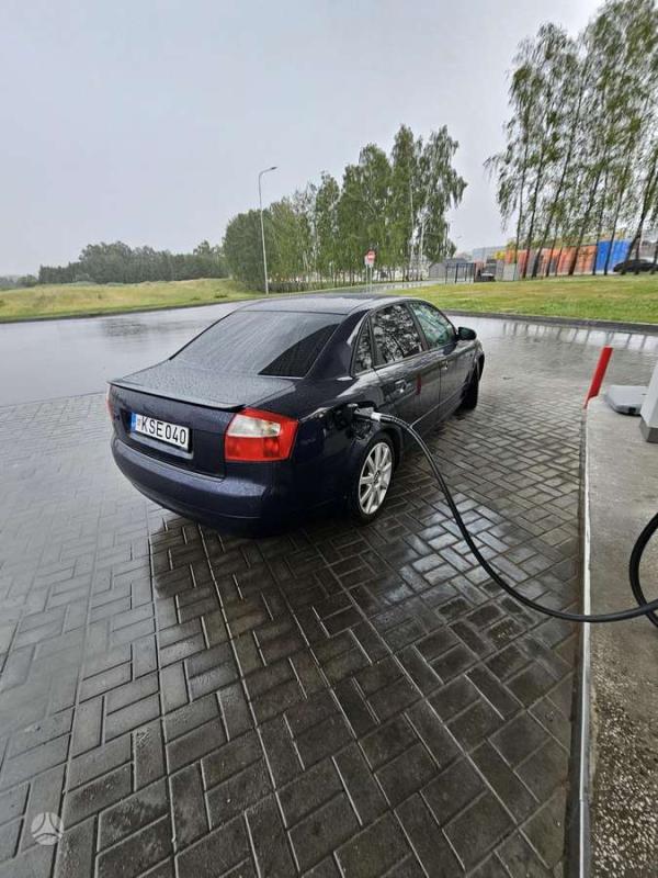Blue Audi A4 2004 in Vilnius, with an engine capacity of 2.50 L and mileage of 350 thousand km for 3200 €, photo 3 on AUTOMOTO.COM.LV