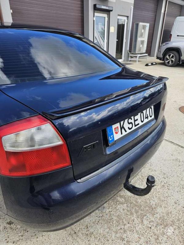 Blue Audi A4 2004 in Vilnius, with an engine capacity of 2.50 L and mileage of 350 thousand km for 3200 €, photo 8 on AUTOMOTO.COM.LV