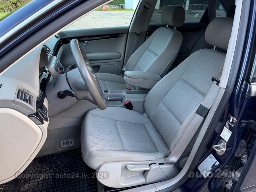 Zils Audi A4 2005 Tallina, ar dzinēja tilpumu 1.60 L un nobraukumu 245 tūkst. km par 2290 €, foto 11 vietnē AUTOMOTO.COM.LV